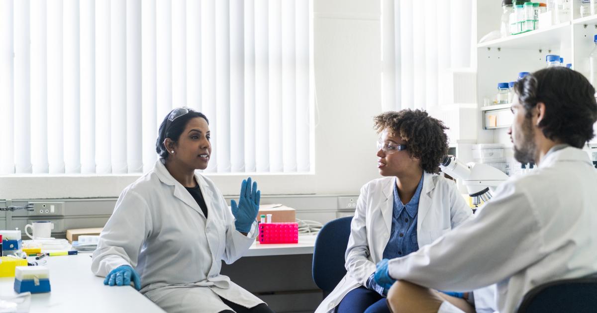 Quin paper tenen el VHIO i l'Associació en els assajos clínics ...