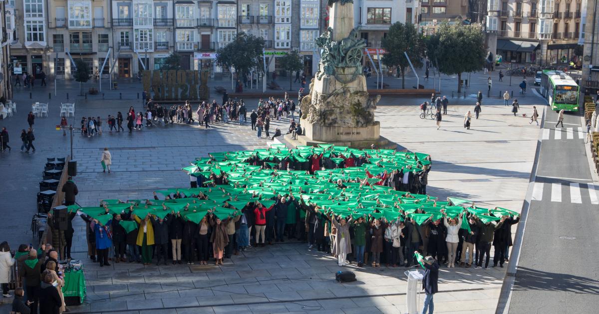 400 personas crean un gran lazo verde de compromiso y esperanza ...